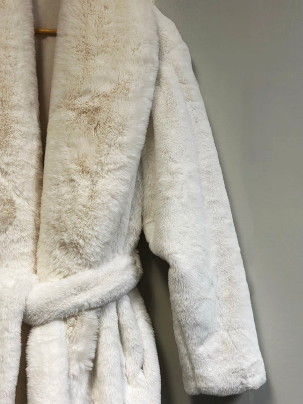 Faux Fur Luxury Long Sleeve Robe / Coat Off White – Makymo